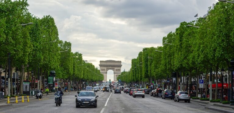 13 Famous Paris Filming Locations (Movie and TV Favorites!)
